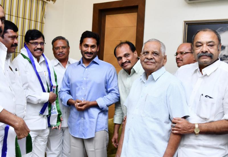 Allagada TDP Leader Erigala Rama Pulla Reddy Joins YSRCP | YSR Congress Party