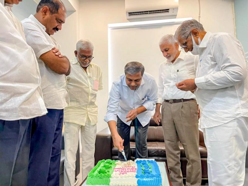 ఘ‌నంగా స‌జ్జ‌ల రామ‌కృష్ణారెడ్డి పుట్టినరోజు వేడుక‌ | YSR Congress Party