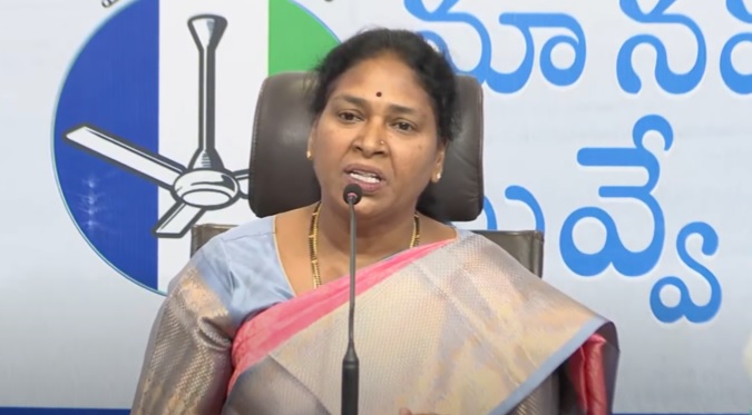 ఇంట్లో మహిళలను రచ్చకీడ్చి తండ్రీకొడుకుల నీచ రాజకీయం | YSR Congress Party